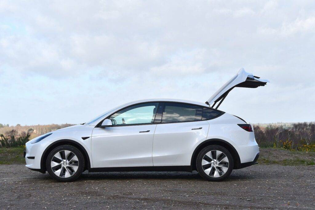 TESLA MODEL Y HATCHBACK - First Flexi Lease