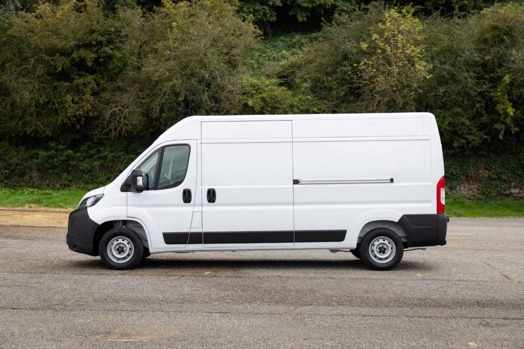 ALL-NEW PEUGEOT BOXER 140 PROFESSIONAL VANS - First Flexi Lease
