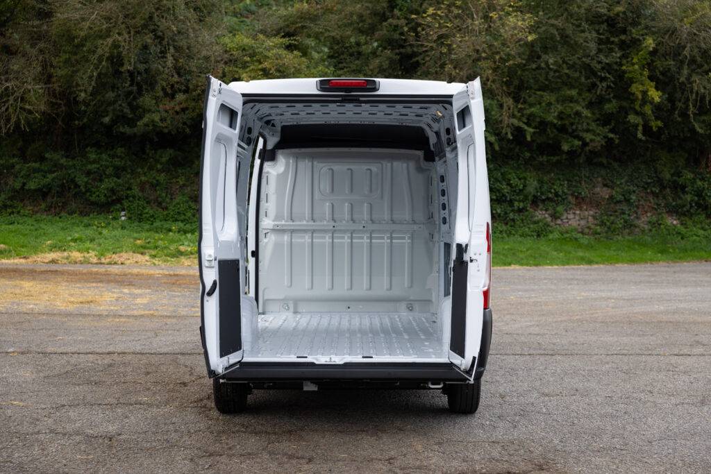 ALL-NEW PEUGEOT BOXER 140 PROFESSIONAL VANS - First Flexi Lease